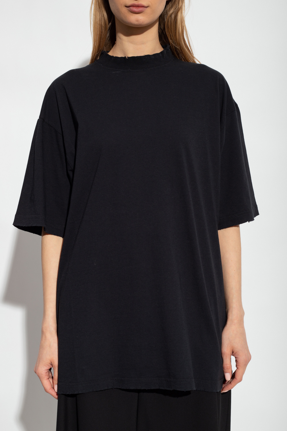 shirt Balenciaga - this long-sleeved shirt from has a slim shirt Balenciaga - this long-sleeved shirt from has a slim